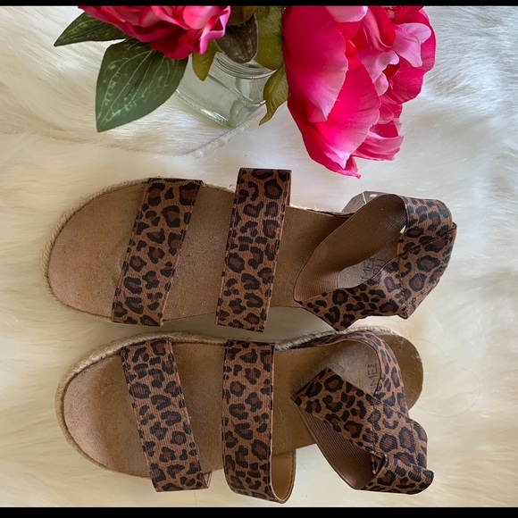 Time and Tru | Shoes | Cheetah Print Platform Sandals Size 6 Nwot ...